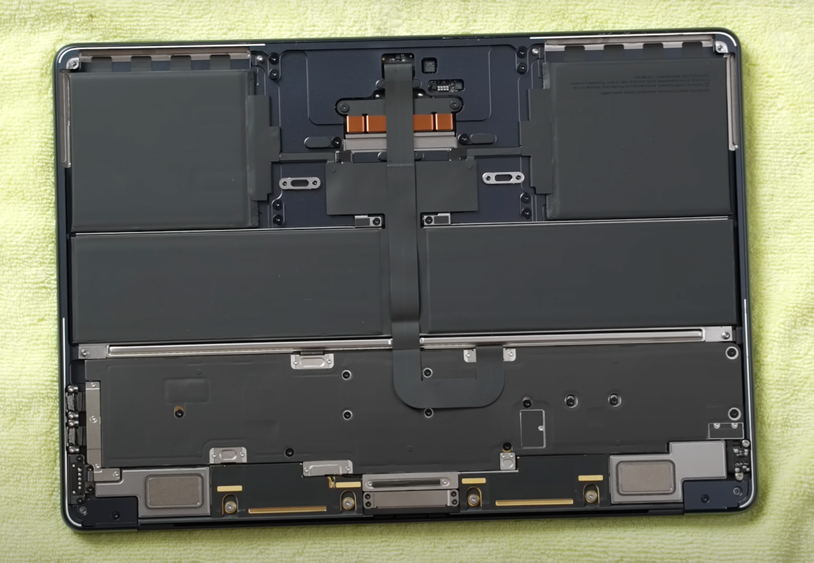 MacBook Air with M2 chip in teardown: This is what it looks like inside